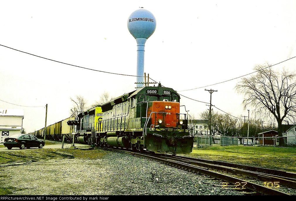 CEFX 9500 and leased CSX SD40-2